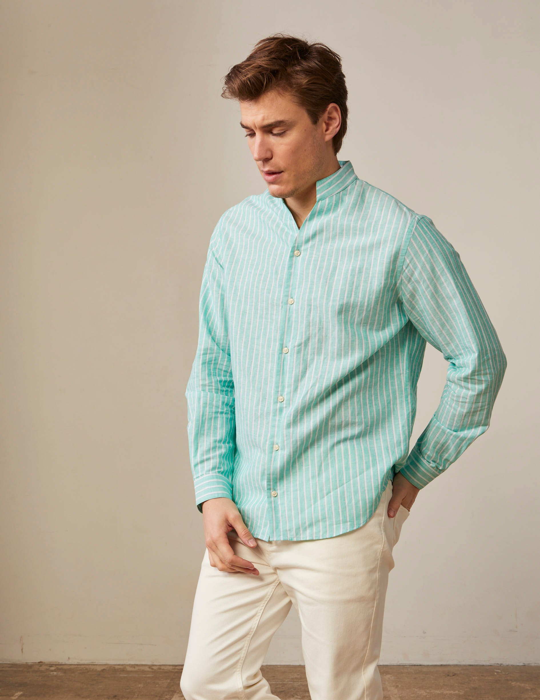 Chemise Carl rayée en lin vert clair – Figaret